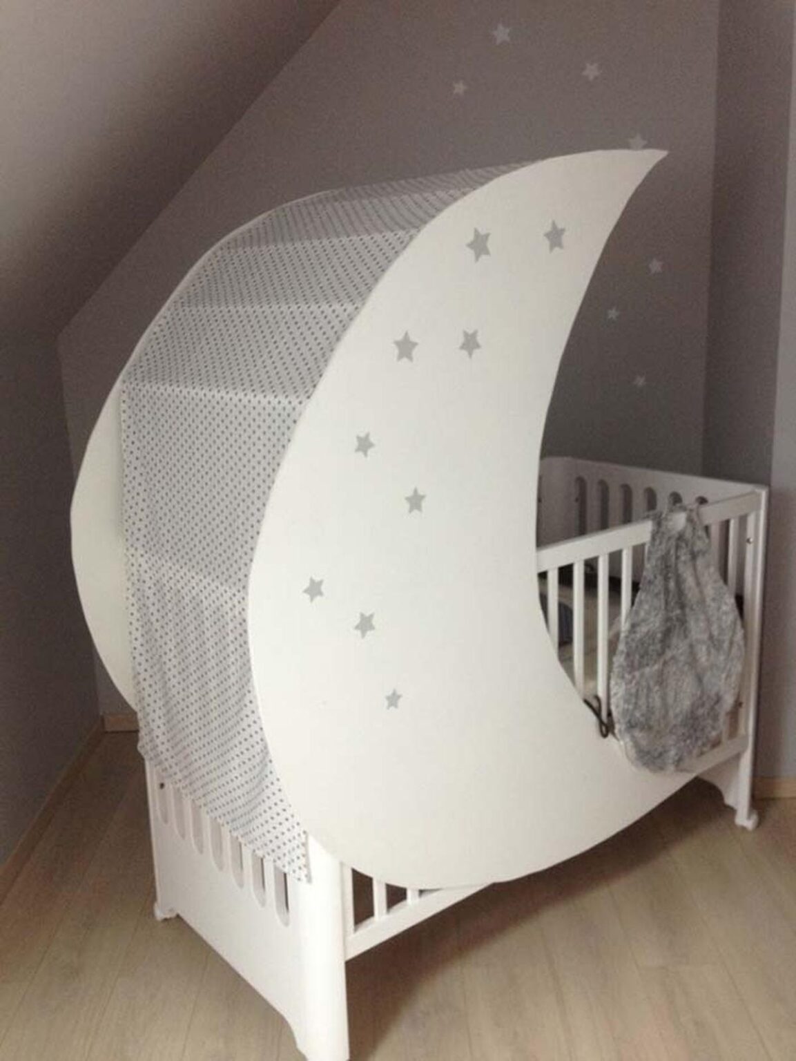 12 DIY Ideas for Cute Moon Shaped Baby Cribs