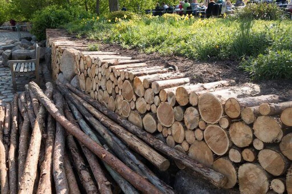 26 Fun DIY Wood Log Projects for Your Garden