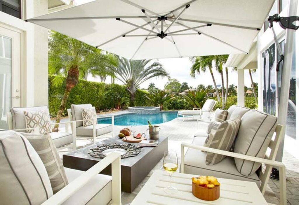 25 Poolside Fire Pit Designs to Enhance Your Outdoor Oasis