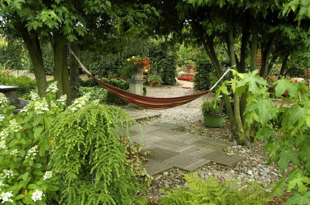 15 Dreamy Backyard Hammock Setups for Relaxation