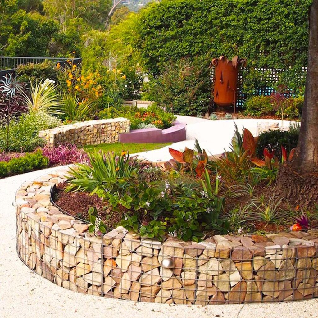 24 Eye-Catching Small Gardens for Stunning Fronts