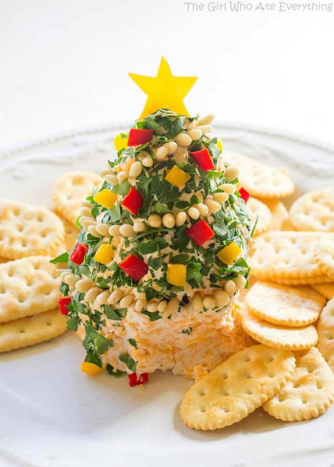 21 Delicious Christmas Cheese Ball Appetizers