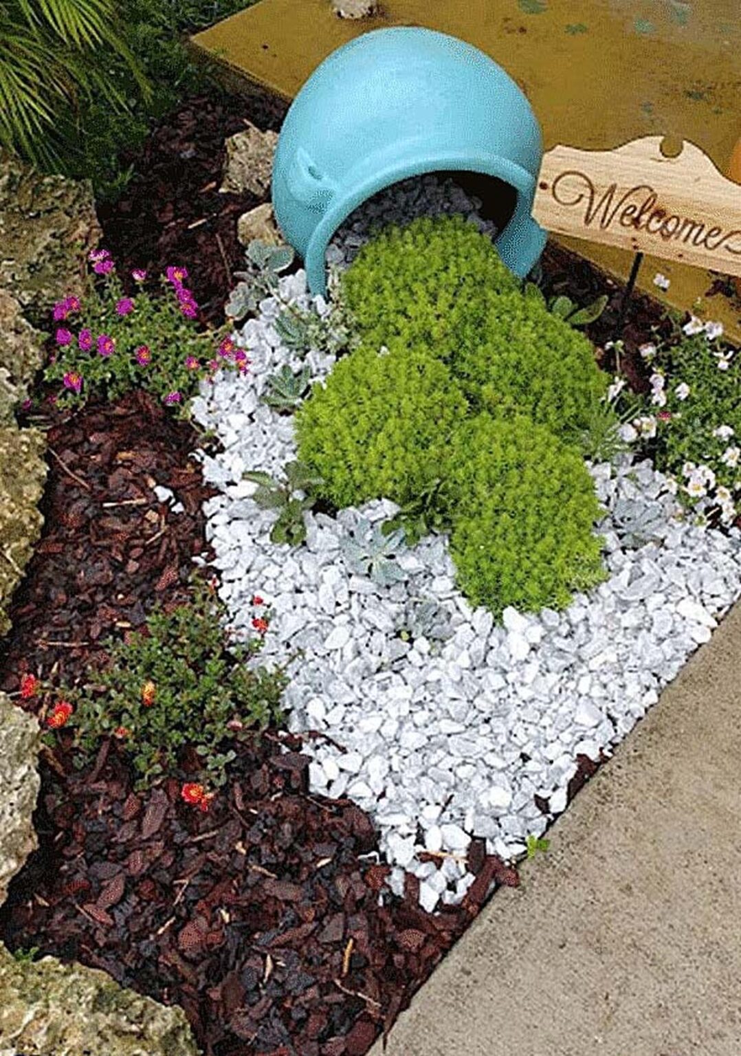 28 Beautiful Pebble Landscape Ideas for a Perfect Yard