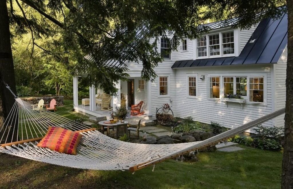 15 Dreamy Backyard Hammock Setups for Relaxation