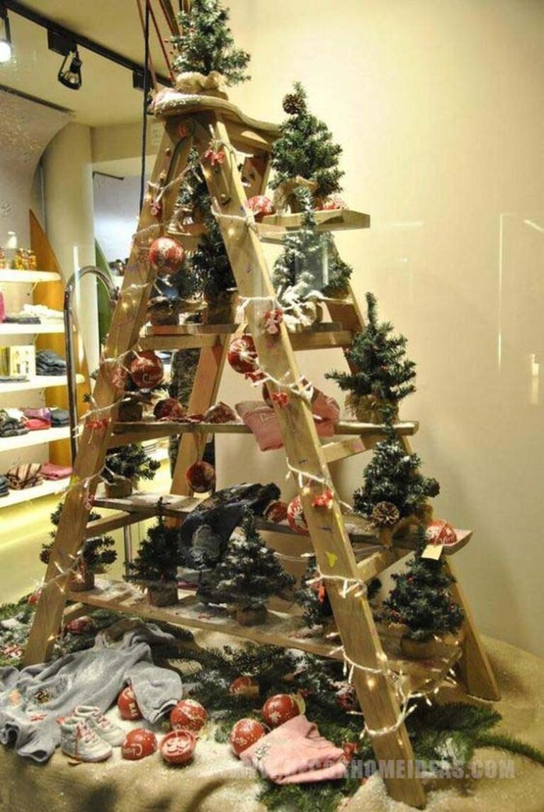 28 Innovative Christmas Ladder Tree Designs to Try