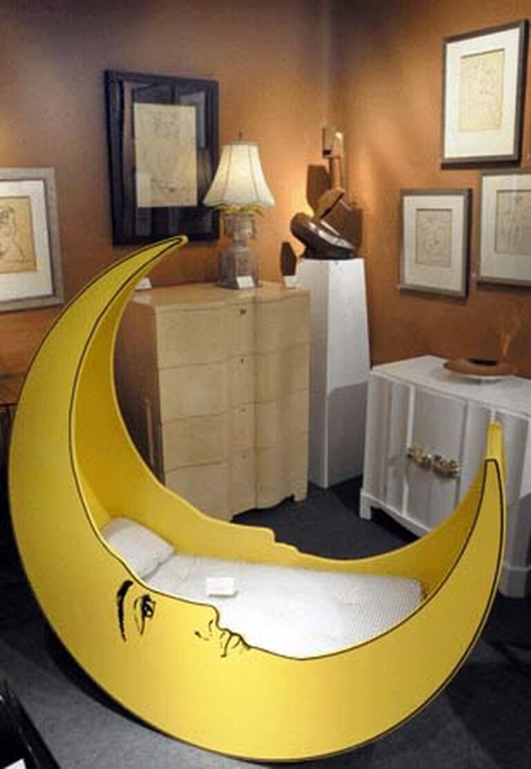12 DIY Ideas for Cute Moon Shaped Baby Cribs