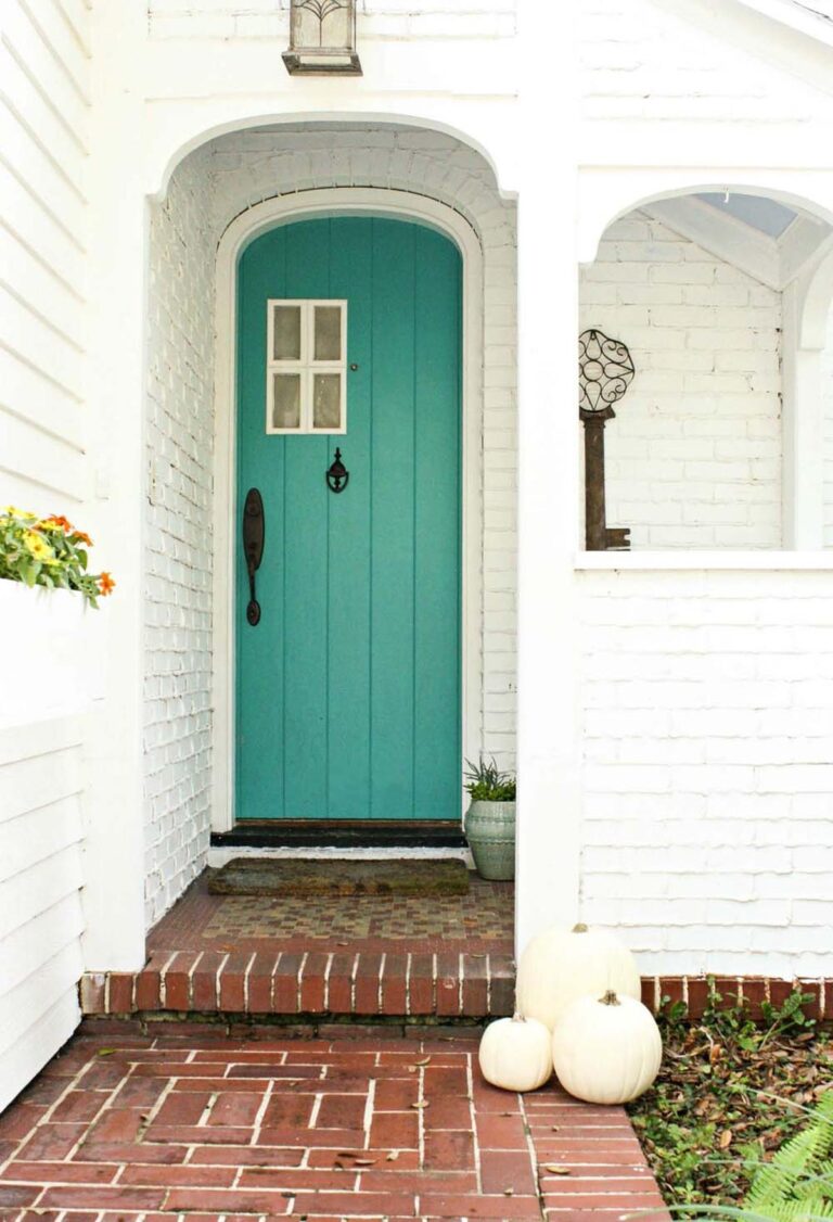 18 Stylish Blue Front Doors for a Bold Entrance