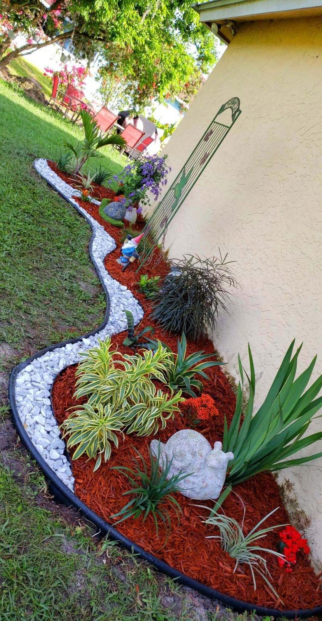 28 Beautiful Pebble Landscape Ideas for a Perfect Yard