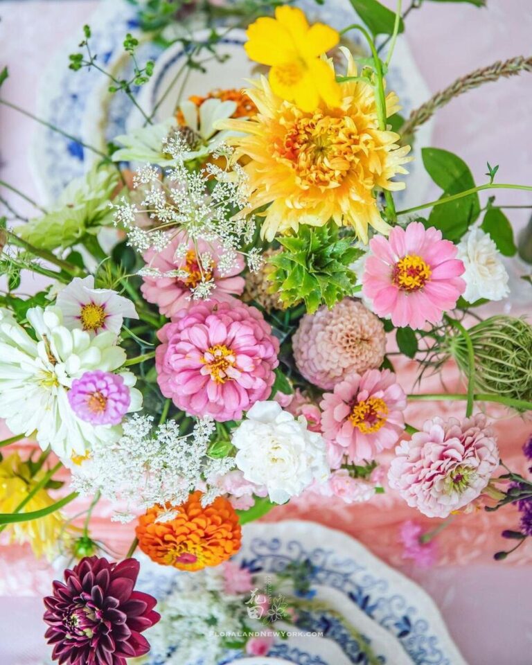 28 Spring Floral Arrangements to Brighten Your Home