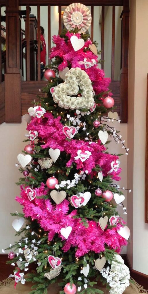 26 Beautiful Valentine’s Day Tree Decorations to Try