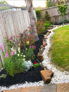 24 Eye-Catching Small Gardens for Stunning Fronts