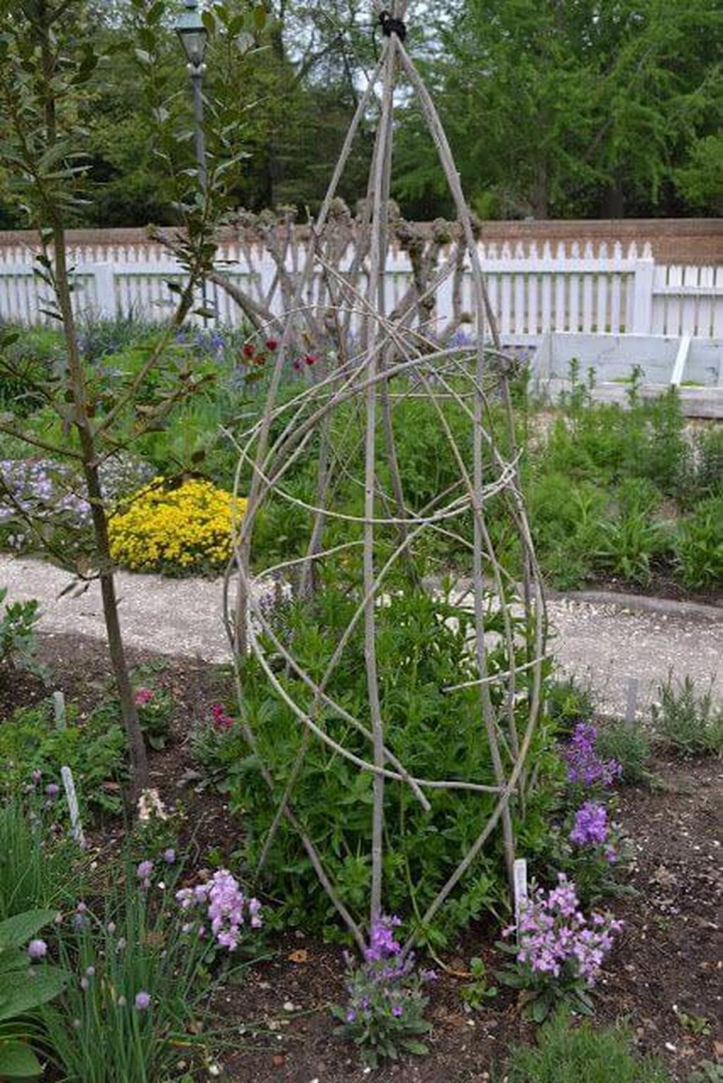 22 Best Twig Garden Projects for a Budget-Friendly Yard