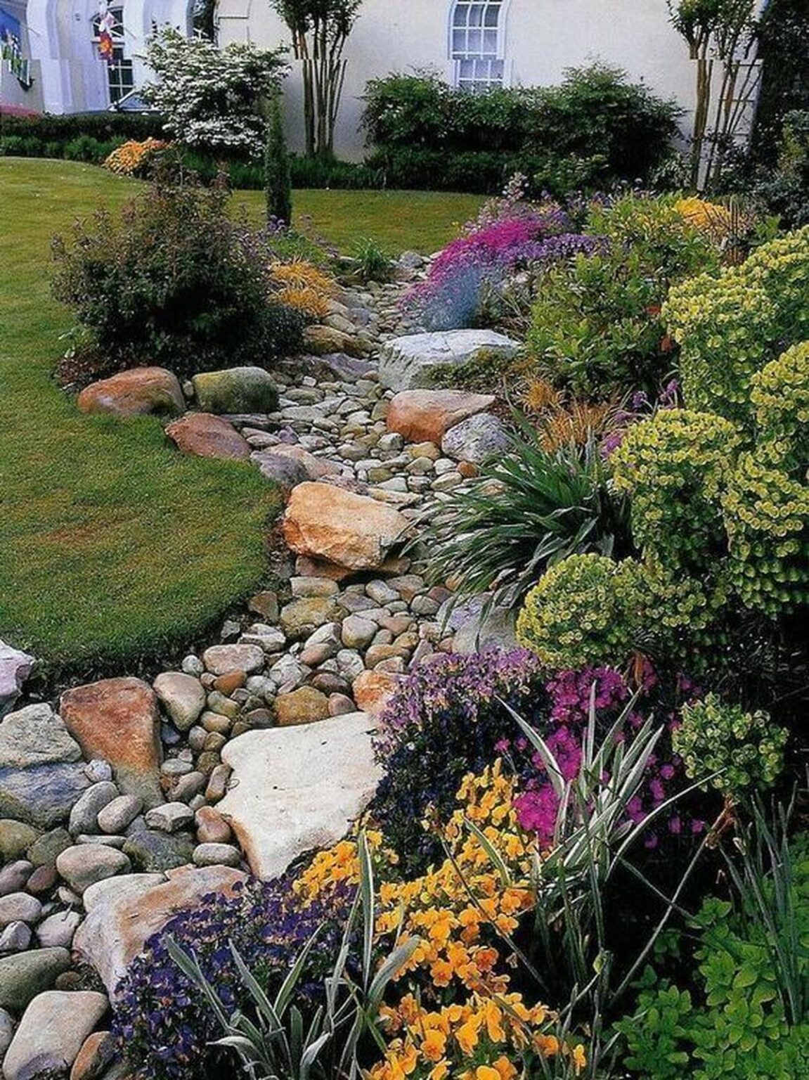 20 Stunning Rock Projects to Transform Small Gardens