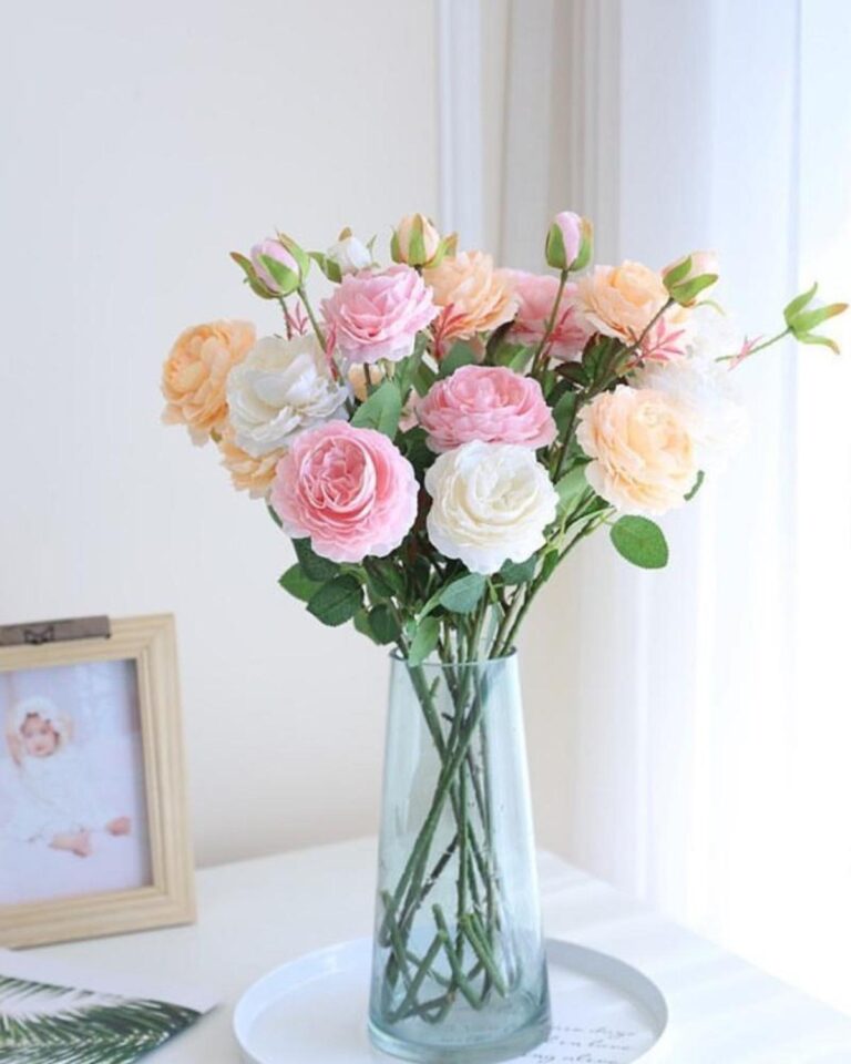 15 Mythical Flowers of Greece and Their Stories