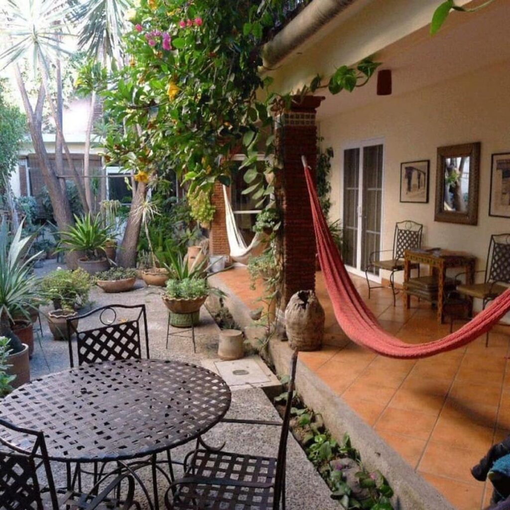 15 Dreamy Backyard Hammock Setups for Relaxation