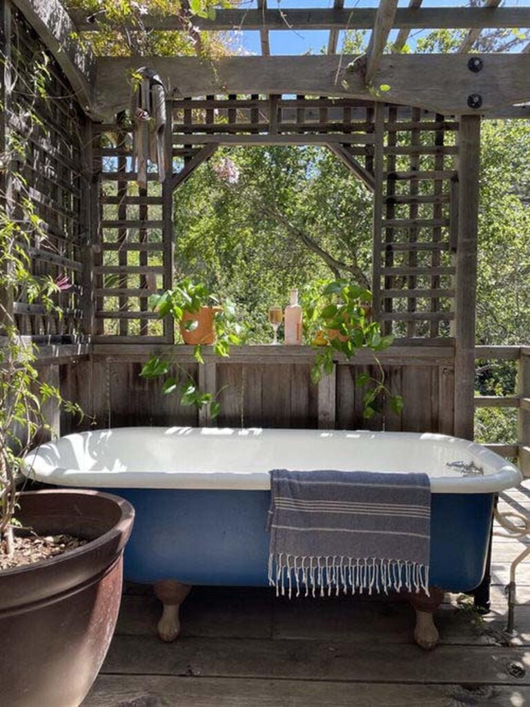 24 Creative Hot Tub Privacy Ideas for Your Backyard