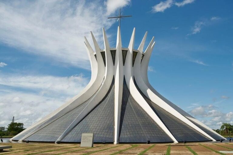 51 Amazing and Famous Buildings You Must See