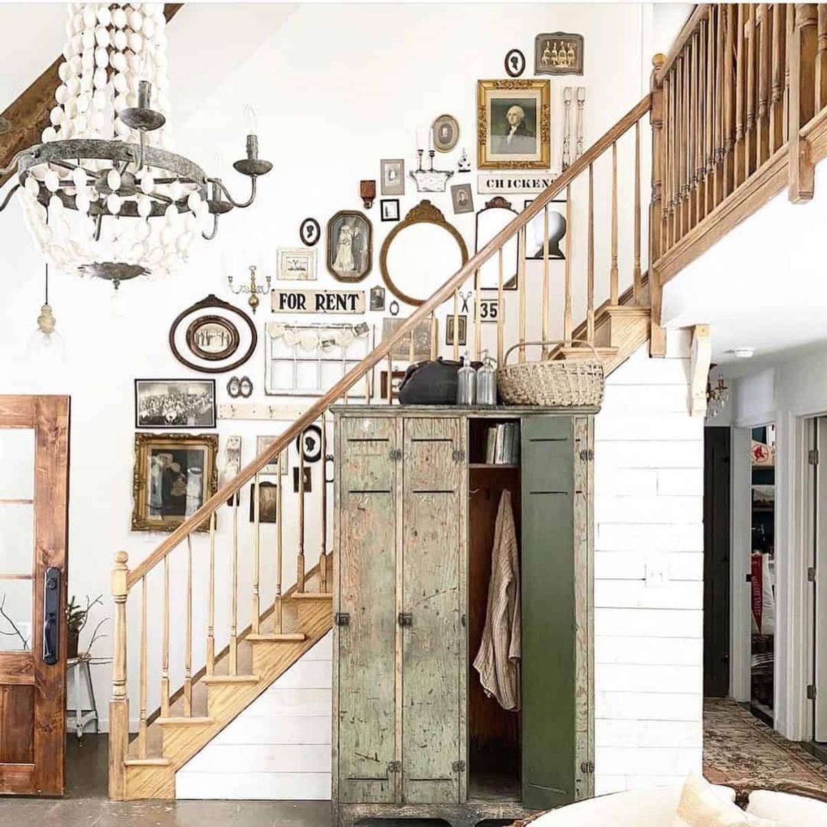 15 Best Staircase Gallery Walls to Inspire Your Home -Architectural ...