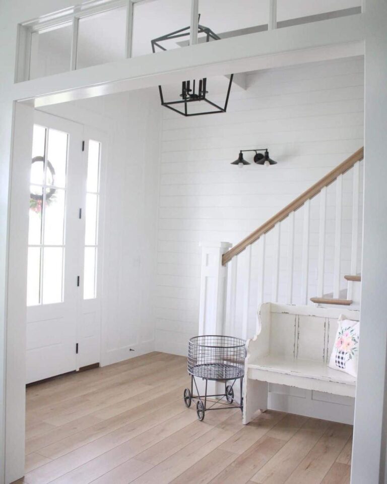20 Eye-Catching Foyer Light Fixtures for a Welcoming Glow ...