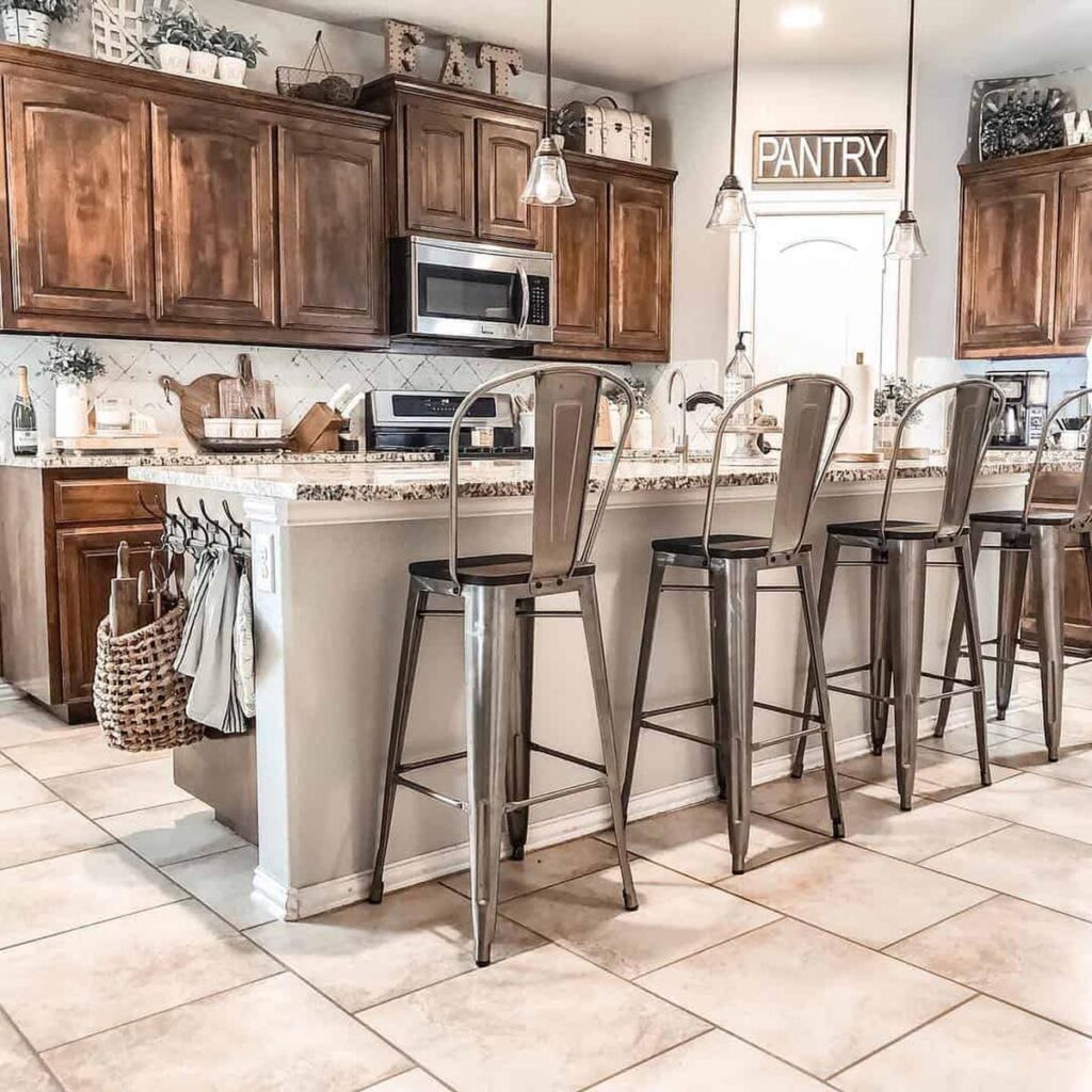 31 Creative Kitchen Baseboard Molding Ideas for a Polished Look ...