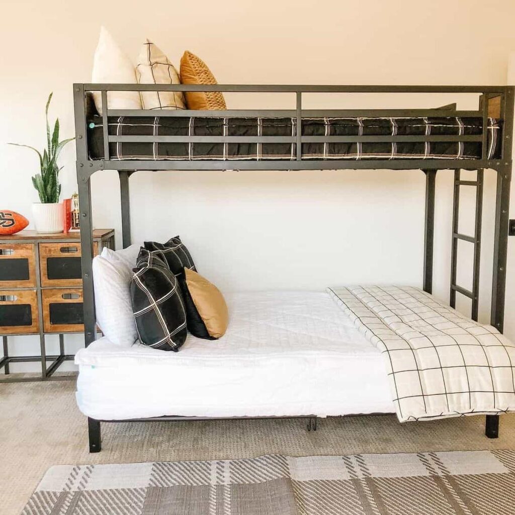 35 Awesome Bunk Room Ideas to Make Big Family Living Seriously Cool ...
