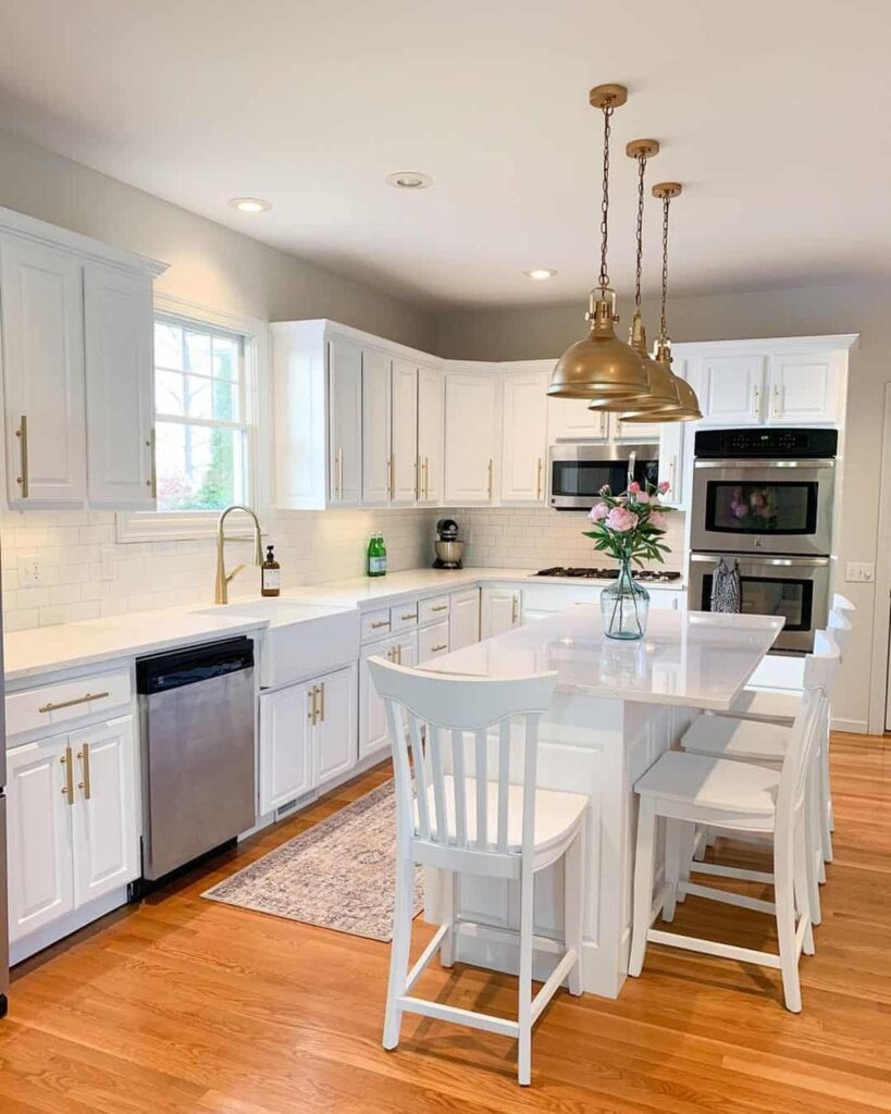 29 Sleek White Cabinet Kitchen Backsplash Ideas -Architectural Foundation