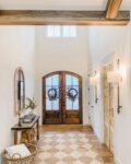 20 Eye-Catching Foyer Light Fixtures for a Welcoming Glow ...