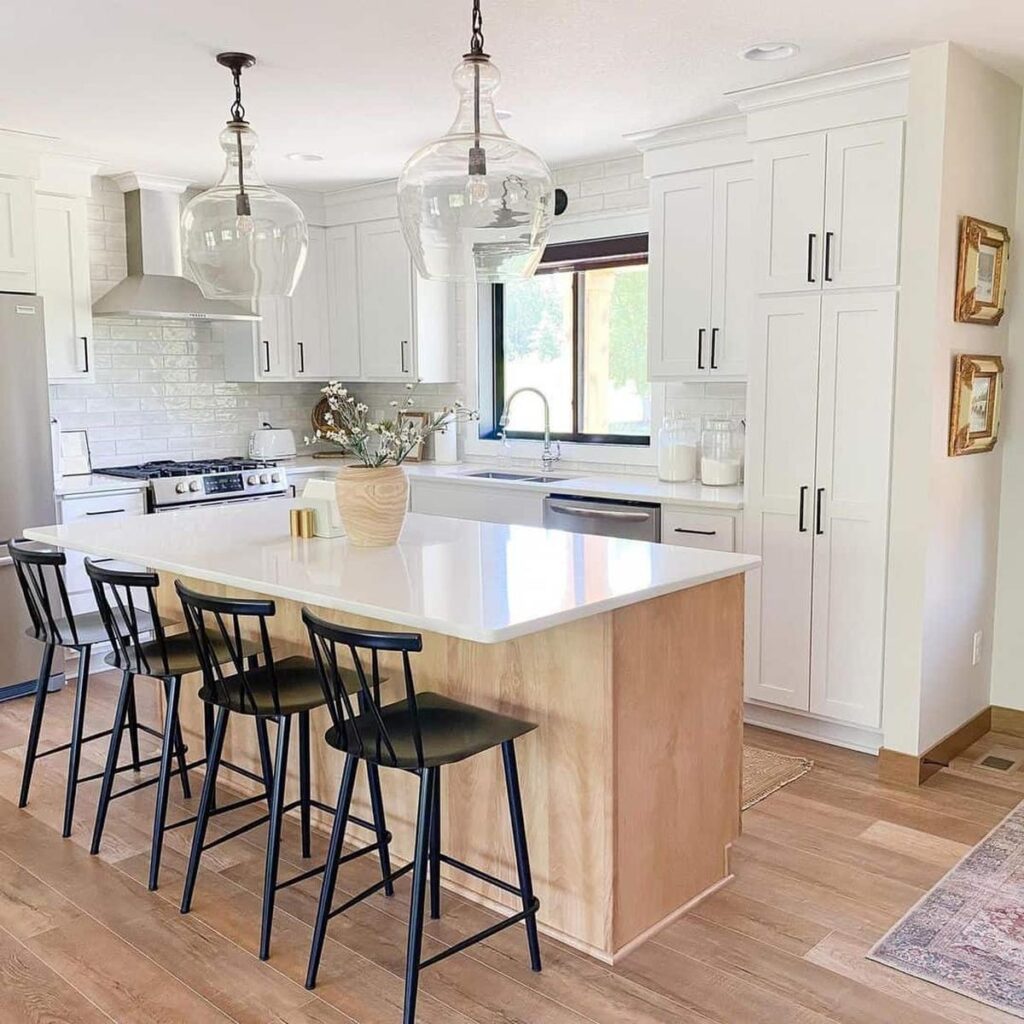 31 Modern Farmhouse Kitchen Islands to Transform Your Space ...