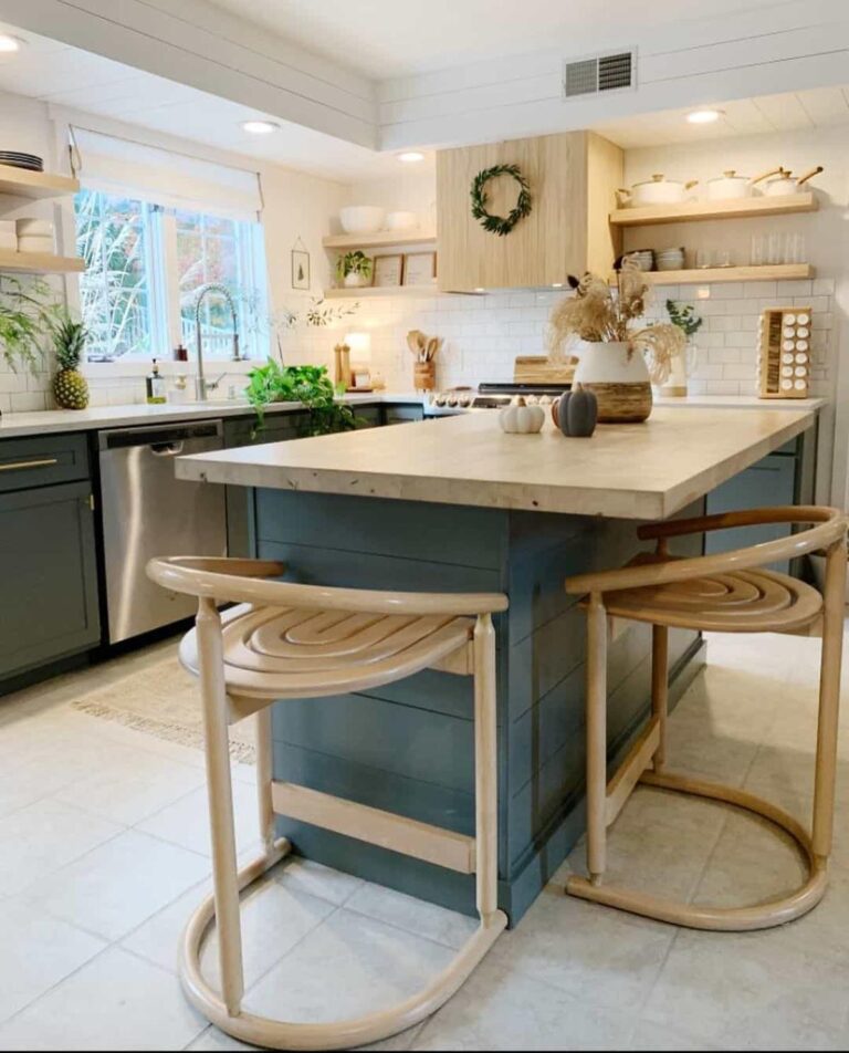 23 High-End Cabinet End Panel Designs for Luxury Kitchens ...