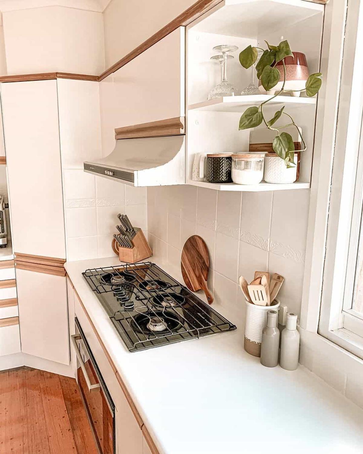 11 Floating Shelf Ideas by Range Hoods for a Modern and Stylish Kitchen ...