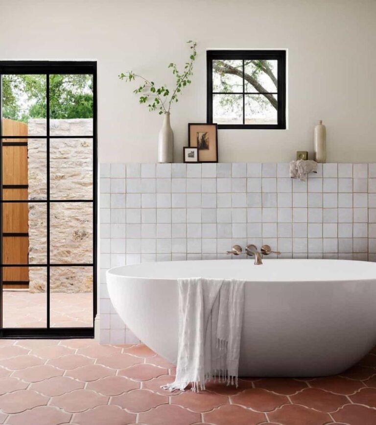 17 Functional Bathtub Ledge Ideas to Elevate Your Bathroom Experience ...