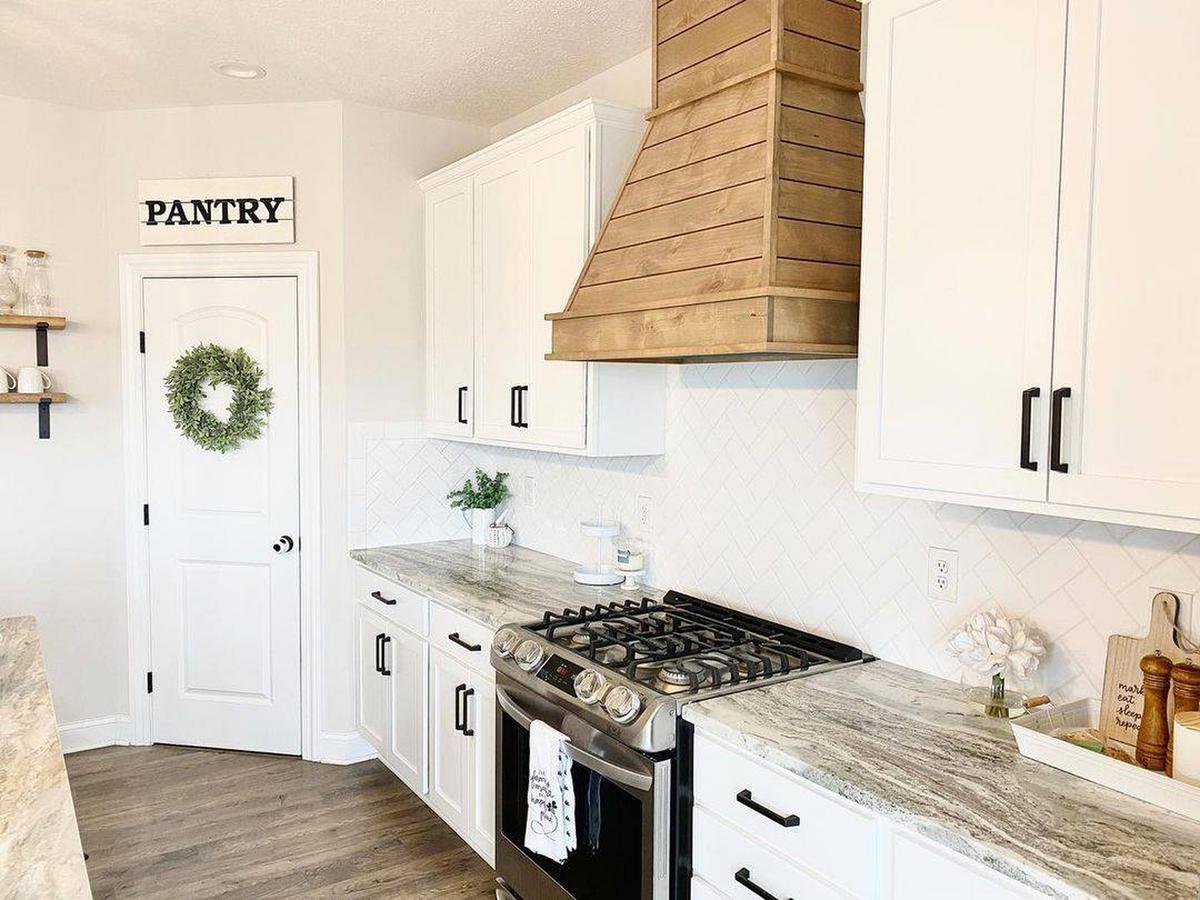 11 Floating Shelf Ideas by Range Hoods for a Modern and Stylish Kitchen ...