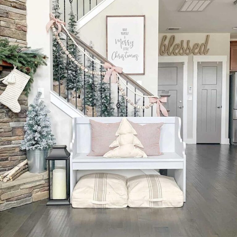 35 Staircase Christmas Decorations to Transform Your Home ...