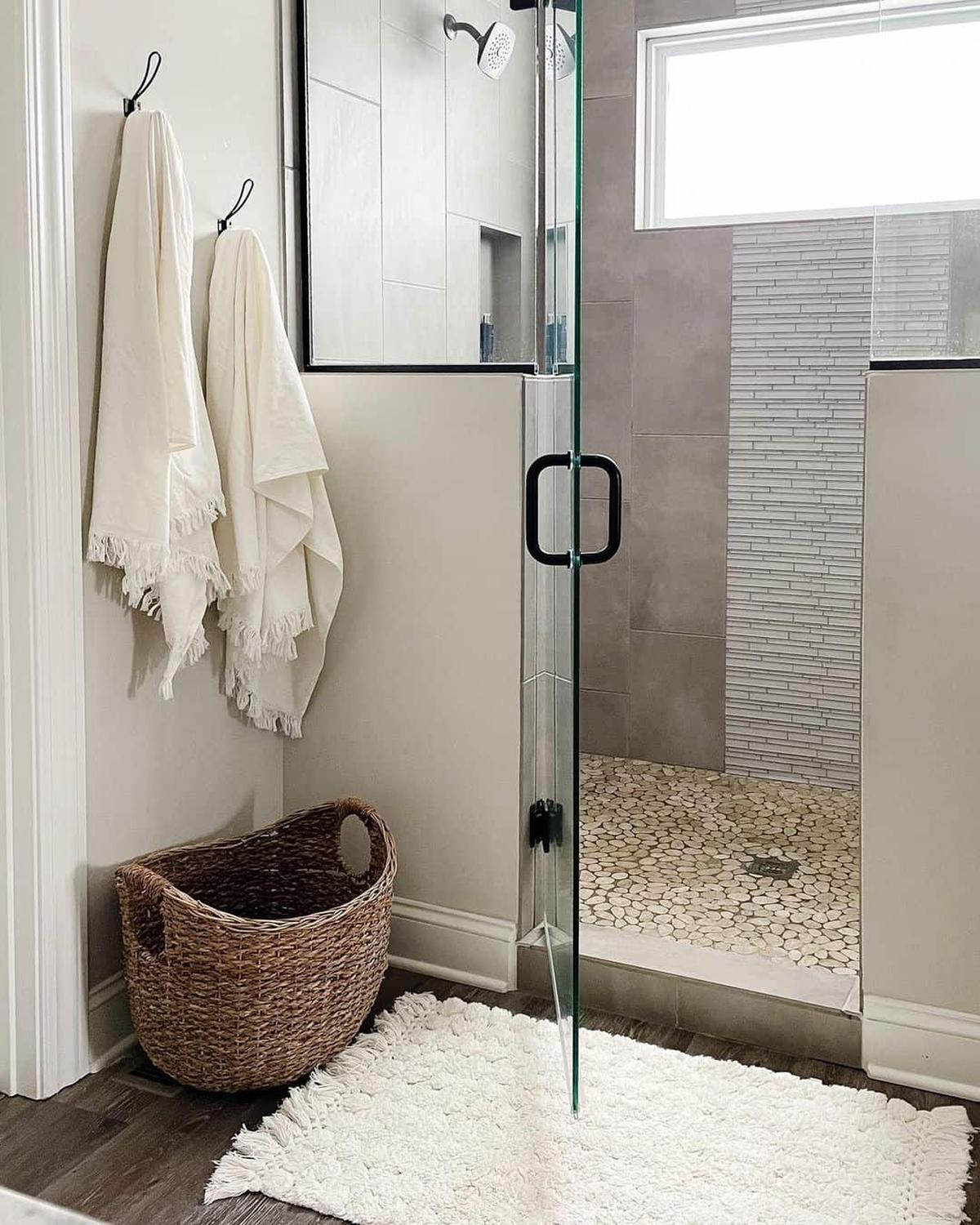 15 Stunning Vertical Tile Showers to Refresh Your Bathroom ...