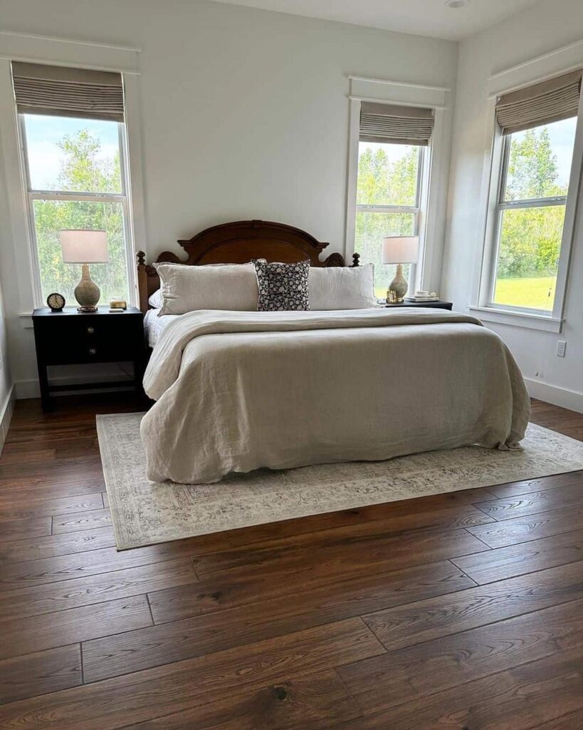 21 Chic Ideas to Design a Bed Between Windows -Architectural Foundation