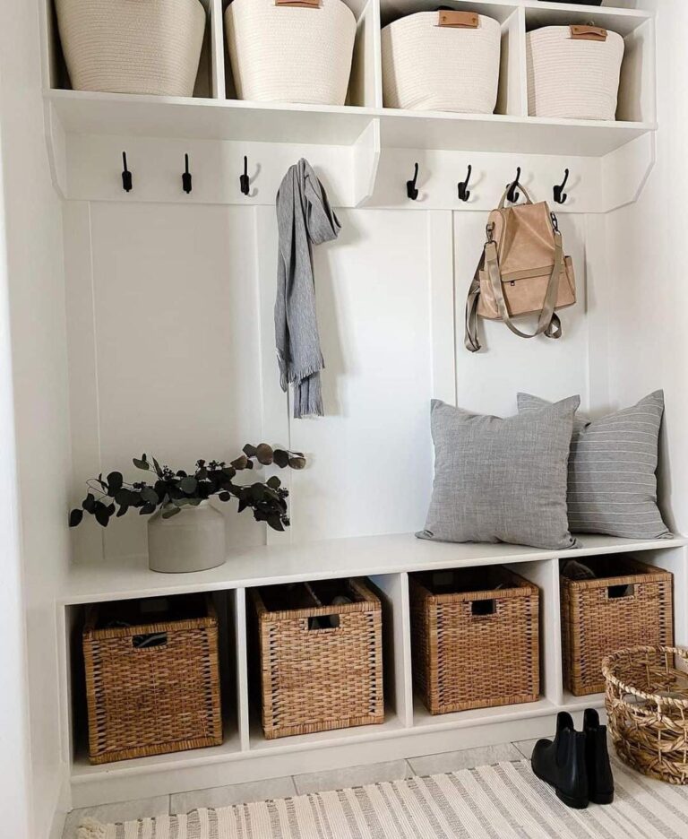 28 Creative Mudroom Built-In Ideas for Extra Storage -Architectural ...