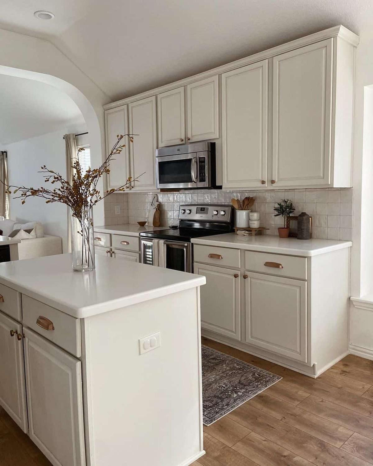 33 Elegant Off-White Kitchen Cabinets to Inspire You -Architectural ...