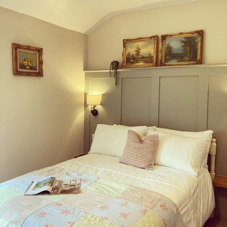 27 Beautiful Artwork Above Bed Ideas to Complete Your Bedroom ...