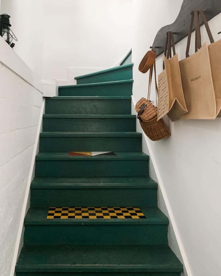 26 Ideas to Transform Your Staircase Wall into a Stylish Feature ...