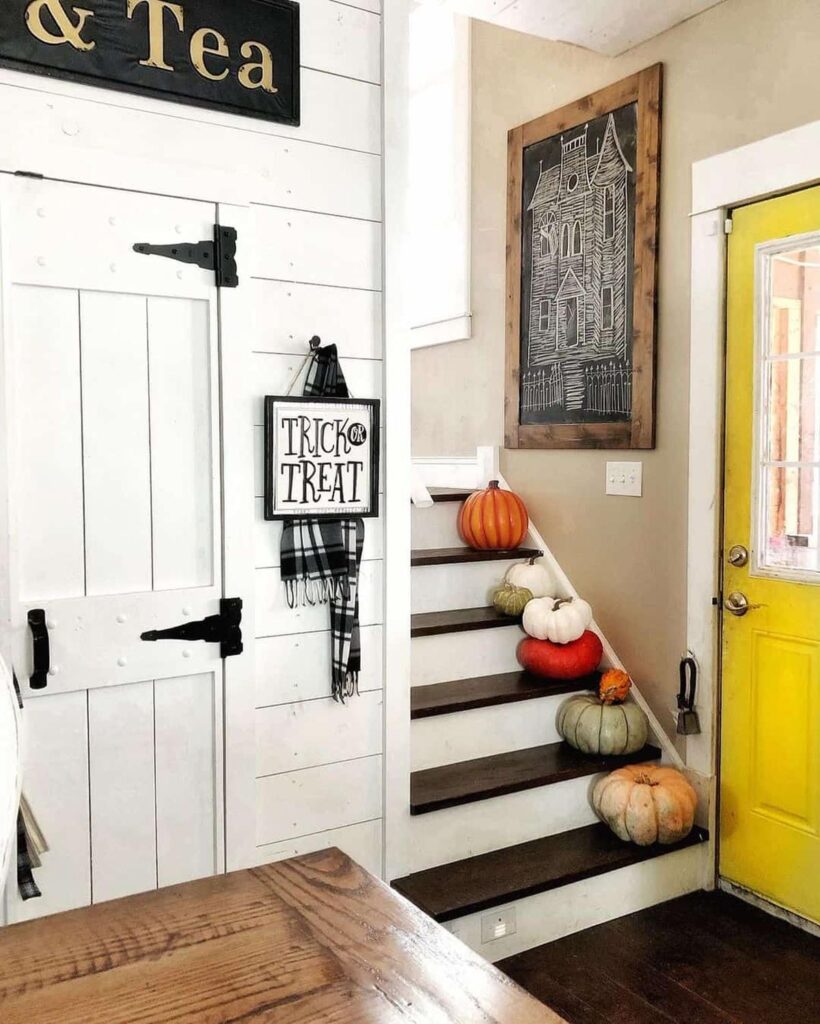 26 Ideas to Transform Your Staircase Wall into a Stylish Feature ...