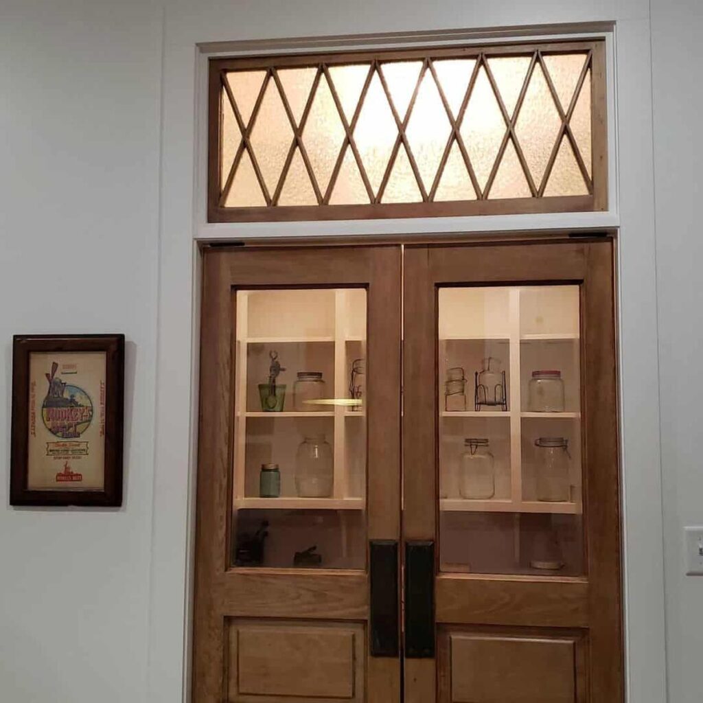 30 Beautiful Transom Door Designs to Add Elegance to Your Space ...