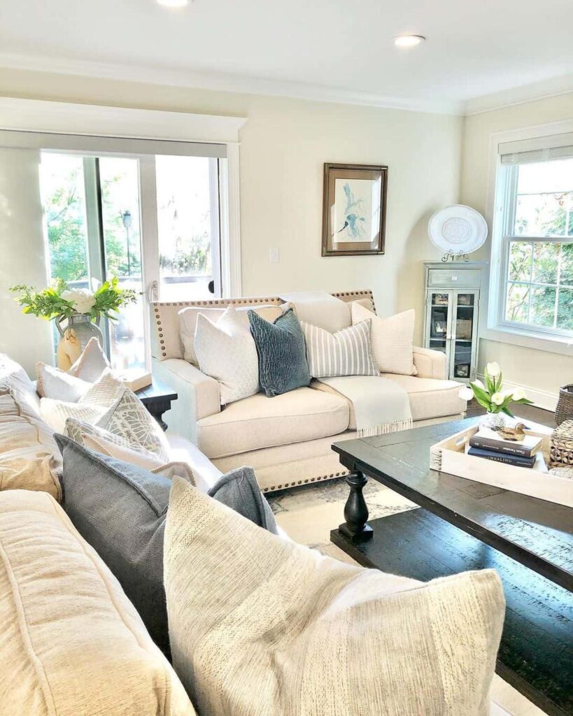 33 Charming White Pillow Ideas for a Cozy Farmhouse Look -Architectural ...