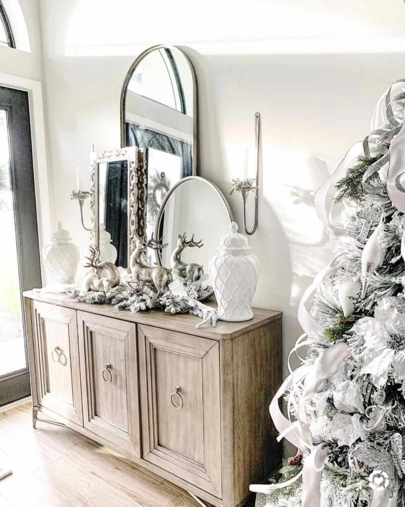 20 Eye-Catching Foyer Light Fixtures for a Welcoming Glow ...