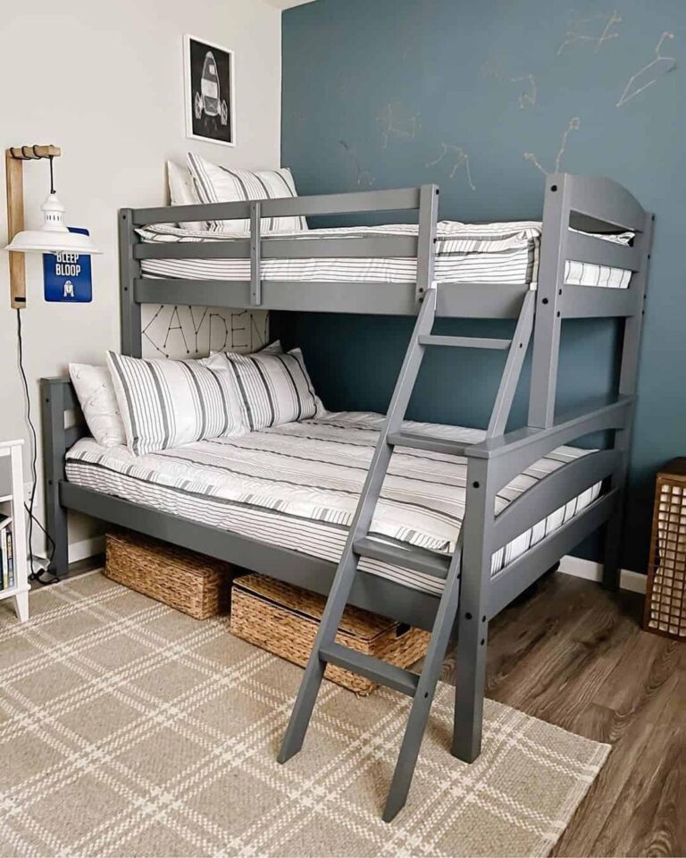 35 Awesome Bunk Room Ideas to Make Big Family Living Seriously Cool ...