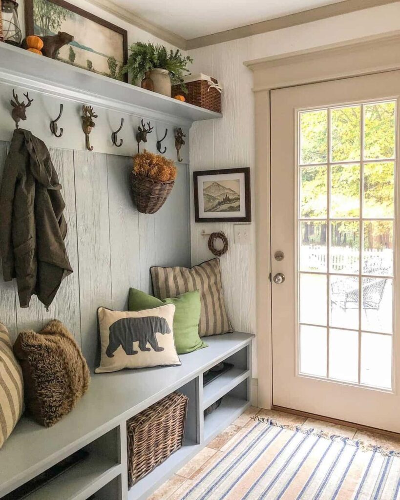 34 Clever Mudroom Hook Ideas for a Tidy, Organized Space -Architectural ...