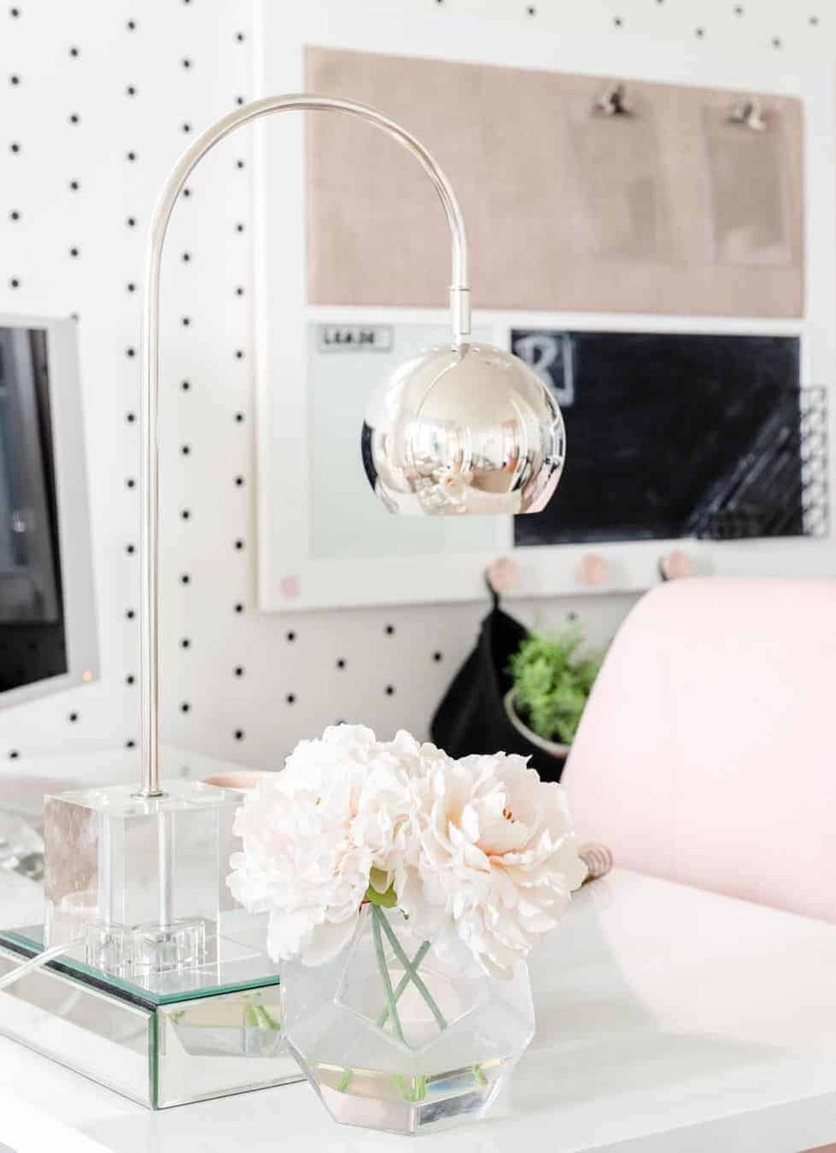 12 Fun Pink Office Ideas to Brighten Your Workspace -Architectural ...