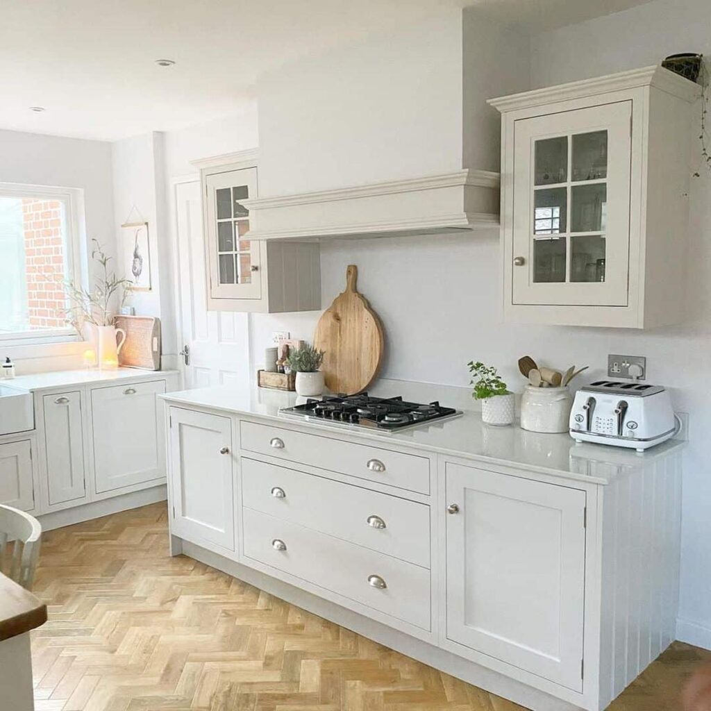 31 Creative Kitchen Baseboard Molding Ideas for a Polished Look ...