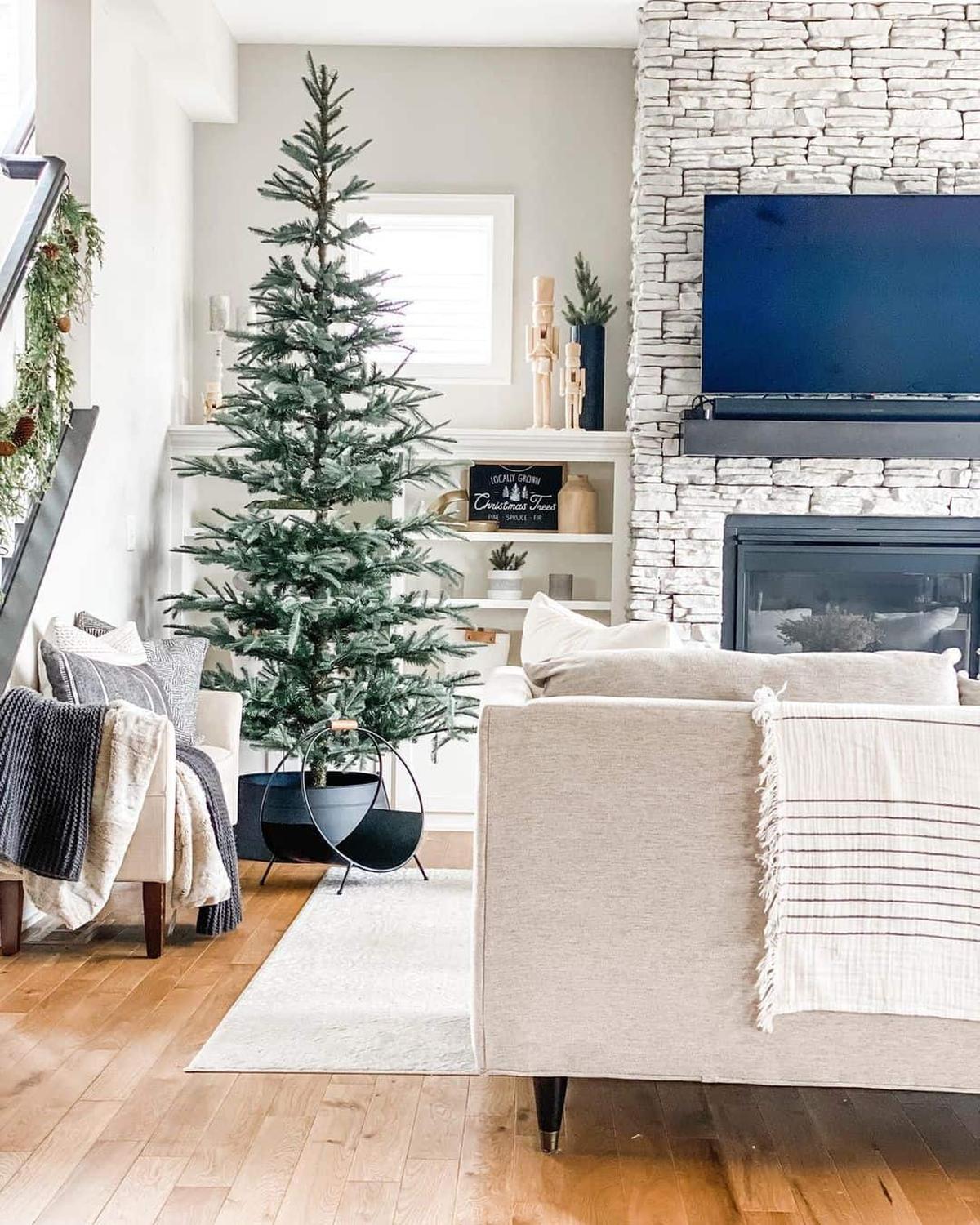 12 Sleek Black Tree Collar Ideas for a Bold Statement -Architectural ...