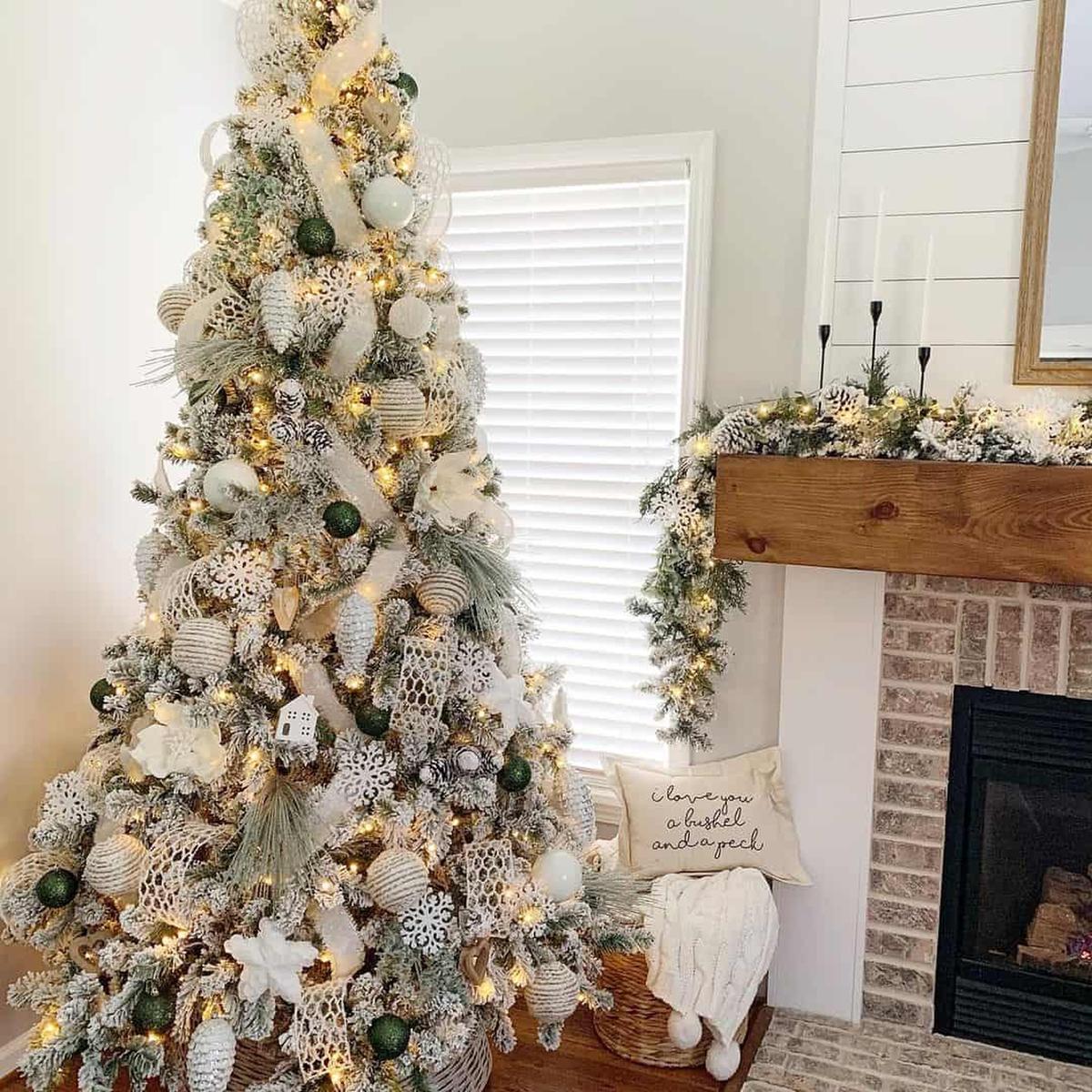13 Burlap Ribbon Christmas Tree Ideas for a Rustic Look -Architectural ...