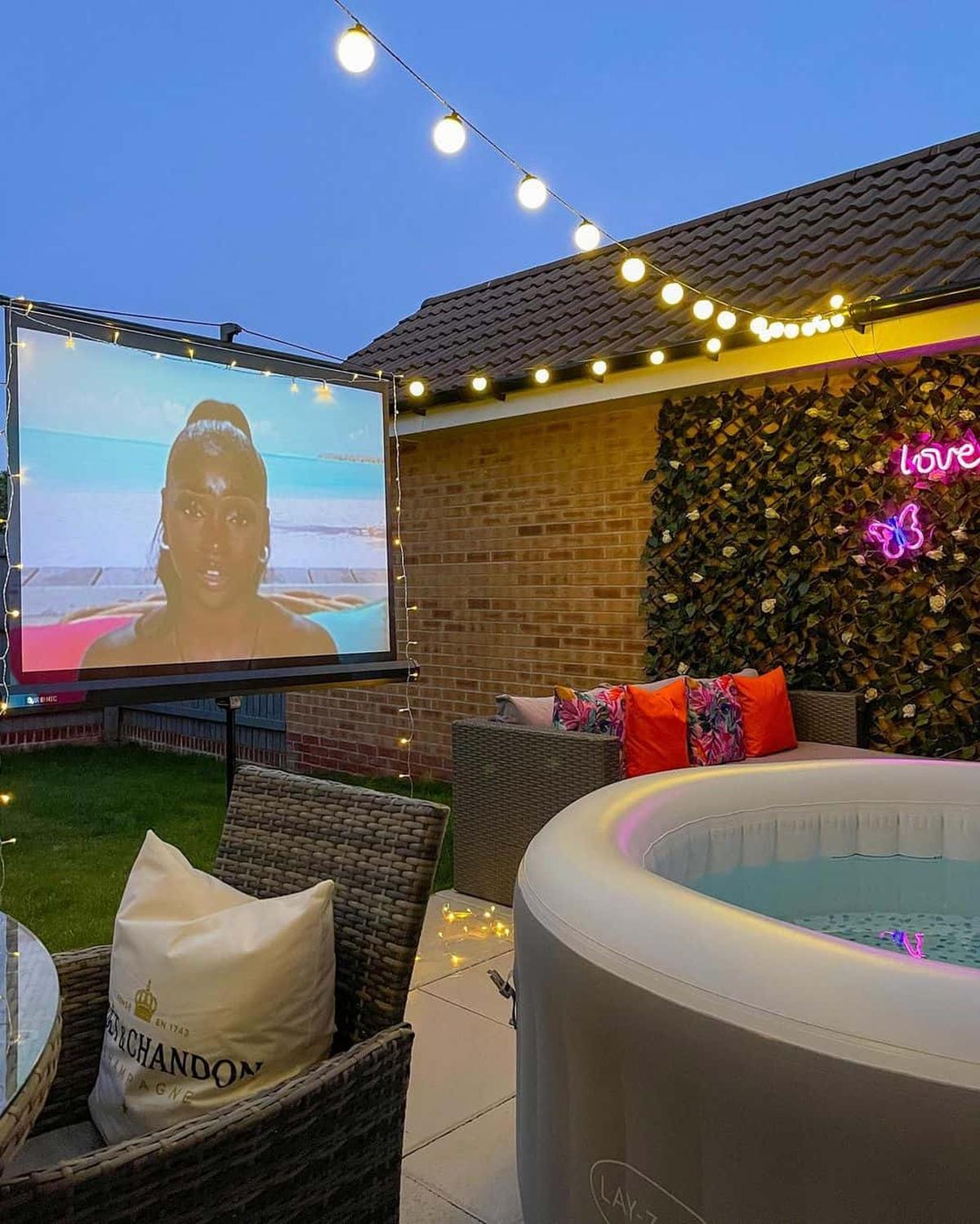11 Trendy Outdoor TV Ideas to Transform Your Patio into a Fun Oasis ...